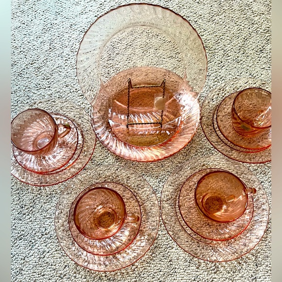 Arcoroc | Dining | Arcoroc Pink Swirl 6 Pc Dinnerware Set | Poshmark